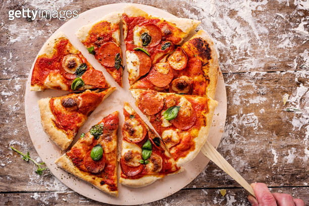 Overhead View of a Freshly Baked Homemade Pepperoni Pizza 이미지 ...