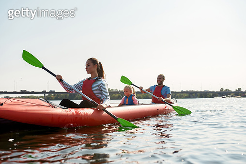 Young european family floats on kayak in lake 이미지 (1347738900) - 게티이미지뱅크