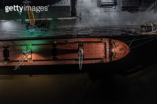 Bird's Eye View of a Ship Docked at Port Awaiting Cargo 이미지 (1324039368 ...