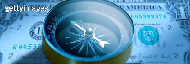 Compass On A Dollar Bill 이미지 (1326141213) - 게티이미지뱅크
