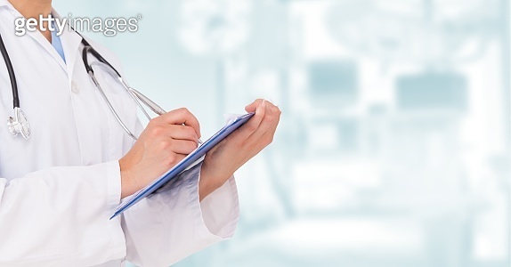 Mid section of female doctor in hospital 이미지 (1332973065) - 게티이미지뱅크