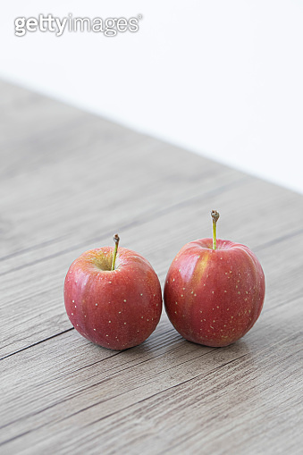 mini red apple isolated on white background. 이미지 (1355304834) - 게티이미지뱅크