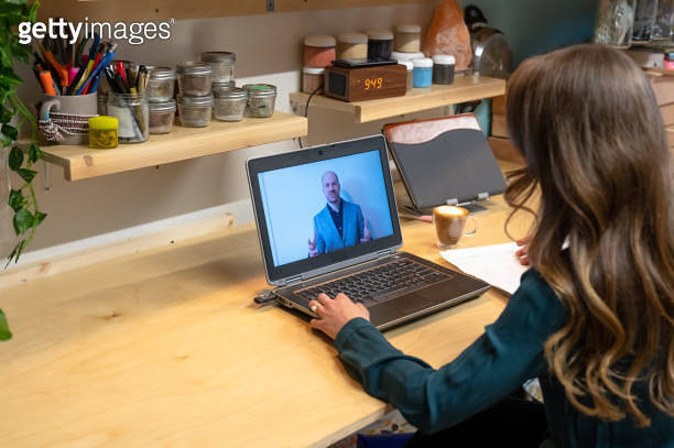 Distance Learning over video call 이미지 (1301508595) - 게티이미지뱅크