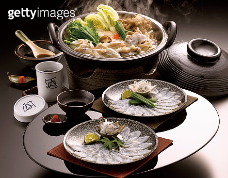 Fugu Chiri Nabe and Torafugu Sashimi 이미지 (1299228892) - 게티이미지뱅크