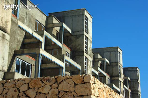 Construction site and incomplete buildings 이미지 (1347151261) - 게티이미지뱅크