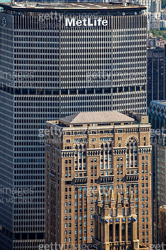 High-angle shot of the MetLife Building with Helmsley Building/ 230 ...