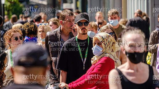 City centre of Manchester. People walk in Manchester district. 이미지 ...