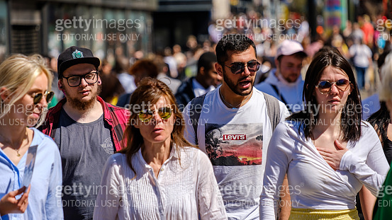 City centre of Manchester. People walk in Manchester district. 이미지 ...