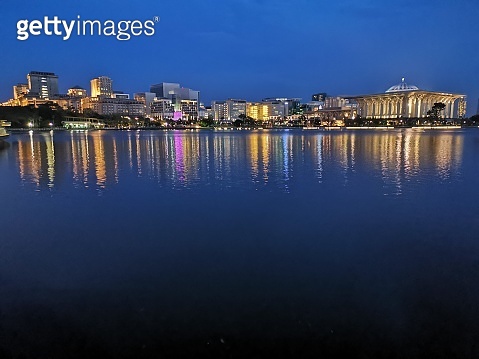 Putrajaya twilight dusk magic Blue hour with Lake reflection 이미지 ...