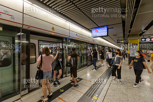 MTR Tsim Sha Tsui Station in Hong Kong (1332701250) - 게티이미지뱅크