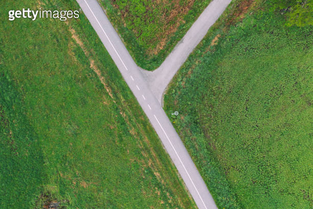 Forked path through green fields viewed from above 이미지 (1319827780 ...