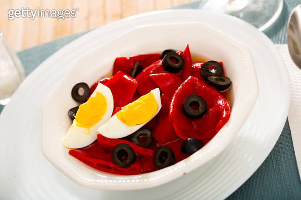Stewed sweet red peppers with boiled egg 이미지 (1301532048) - 게티이미지뱅크