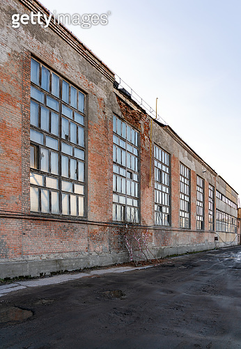 Old crumbling factory building, wall collapse danger 이미지 (1310917545 ...