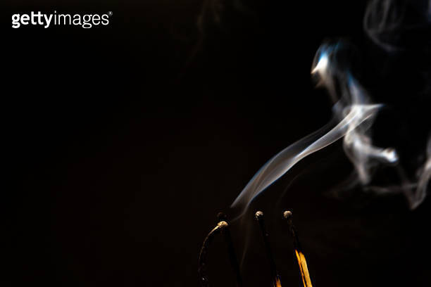 several burnt matches with white smoke on a black background 이미지 ...