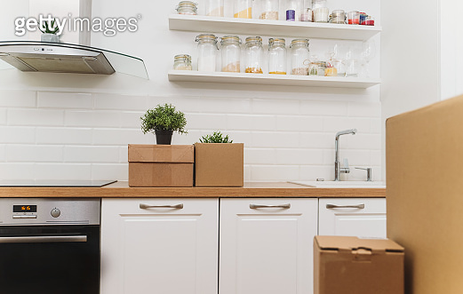 Cardboard boxes on the new kitchen. 이미지 (1313353231) - 게티이미지뱅크