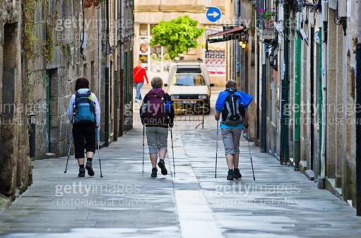 Some pilgrims loaded with backpacks. 이미지 (1345628157) - 게티이미지뱅크