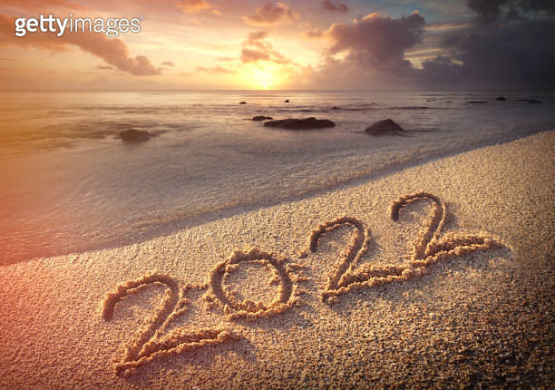 Romantic sunset on the beach with the new year 2022 이미지 (1351797322 ...