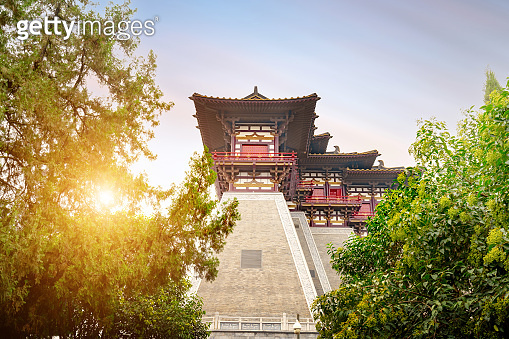 Yingtian Gate is the south gate of Luoyang City in the Sui and Tang ...