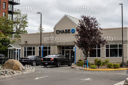 Street view of the drive thru banking area of a Chase bank. 이미지 ...
