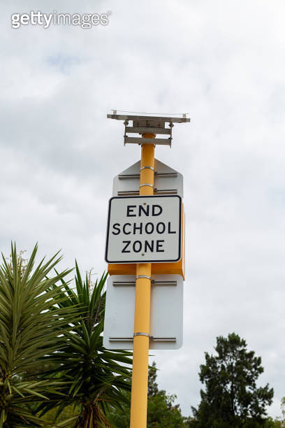 End school zone traffic sign 이미지 (1305620229) - 게티이미지뱅크