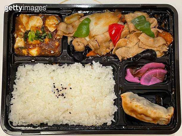 fried pork with white rice lunch box bento (1331386018) - 게티이미지뱅크