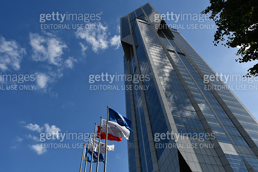 Tomorrow Square Skyscraper / JW Marriott Hotel in Shanghai, China ...