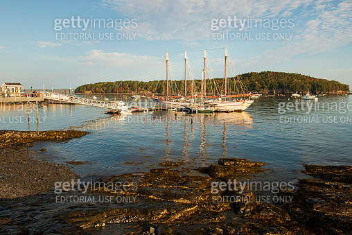 Scenic view of Frenchman Bay in Autumn 이미지 (1424435193) - 게티이미지뱅크