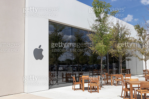 Apple Store Retail Mall Location. Apple sells and services iPhones ...
