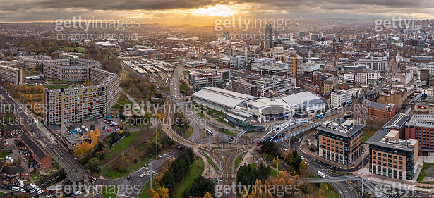 Aerial panorama of Sheffield cityscape skyline at sunset 이미지 ...