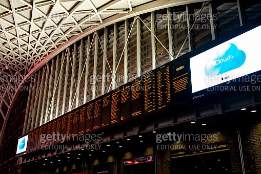 Arrival and departure boards at Kings Cross station 이미지 (1447171238 ...