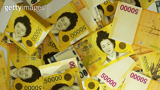 3D rendering of 50000 South Korean won notes spread on surface 이미지 ...