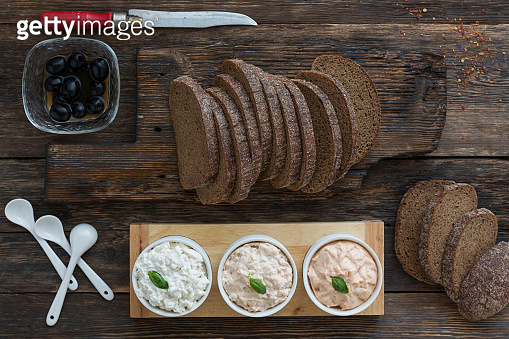 Dark bread and assorted spread sandwich pasta (1389681797) - 게티이미지뱅크