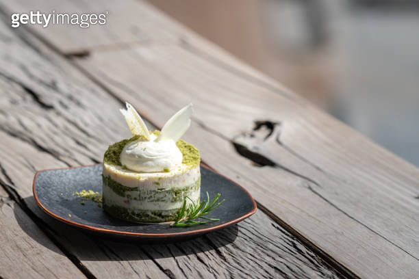 Macha green tea cake - Bakery food photo. 이미지 (1406506459) - 게티이미지뱅크