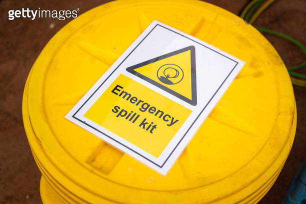 Emergency spill kit containment box - Safety equipment. 이미지 (1422812417 ...