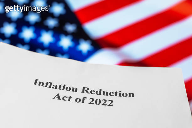 Inflation Reduction Act and US flag 이미지 (1423570329) - 게티이미지뱅크
