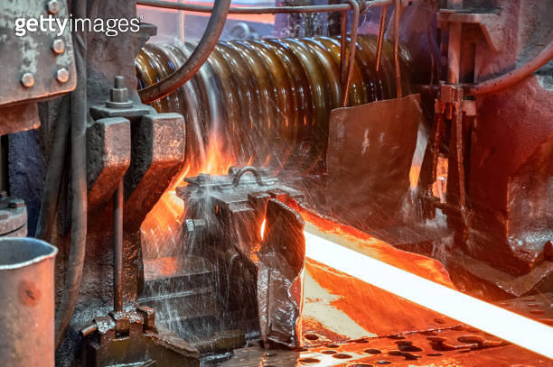 The process of rolling hot rolled steel in a rolling mill 이미지 ...