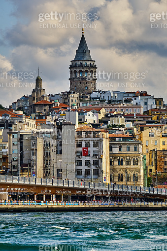 Galata Tower and Galasky Bridge in the European part of Istanbul 이미지 ...
