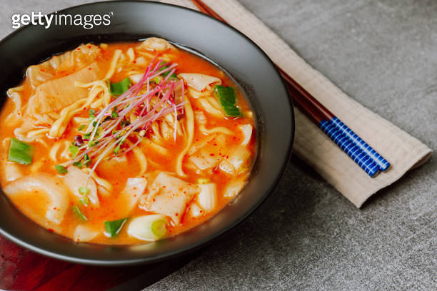 eolkeunkalguksu, Korean Spicy Noodle Soup : A spicy noodle dish made by ...