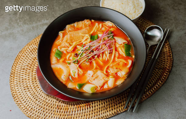 eolkeunkalguksu, Korean Spicy Noodle Soup : A spicy noodle dish made by ...