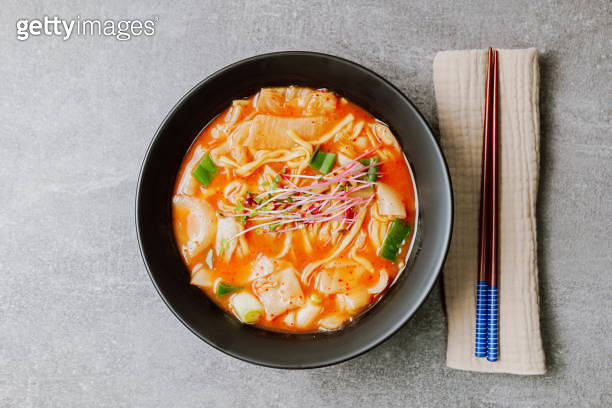 eolkeunkalguksu, Korean Spicy Noodle Soup : A spicy noodle dish made by ...