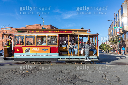 historic Cable Car Powell Hyde Line on turntable at Powell Street ...