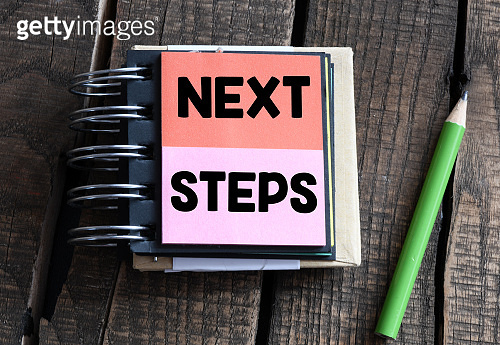 NEXT STEPS words in an office notebook. (1393510901) - 게티이미지뱅크