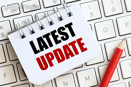 LATEST UPDATE words in an office notebook. 이미지 (1398245905) - 게티이미지뱅크