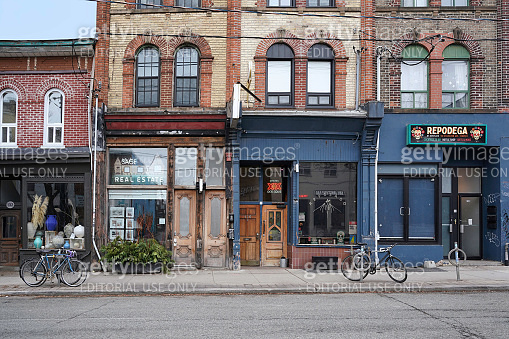 Storefronts in old buildings in trendy area 이미지 (1445281774) - 게티이미지뱅크