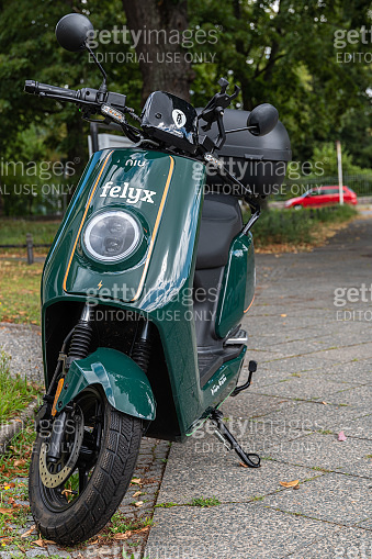 Individual e-scooter from the company Felyx (1372798018) - 게티이미지뱅크