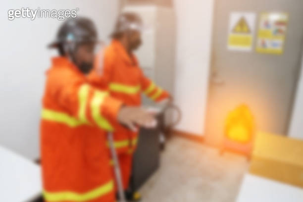 Blurred fireman hand signal for training fire at building. 이미지 ...