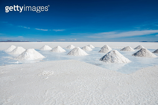 Sunshine scenery of Salar de Uyuni in Bolivia 이미지 (1404085776) - 게티이미지뱅크