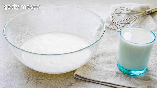 Step by step process of making sweet cake. Step 2. (1370449639) - 게티이미지뱅크
