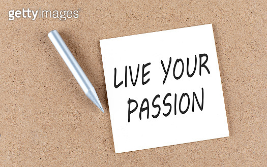 LIVE YOUR PASSION text on sticky note on a cork board with pencil , 이미지 ...