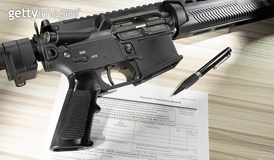 Assault rifle with public domain 4473 form (1413060802) - 게티이미지뱅크